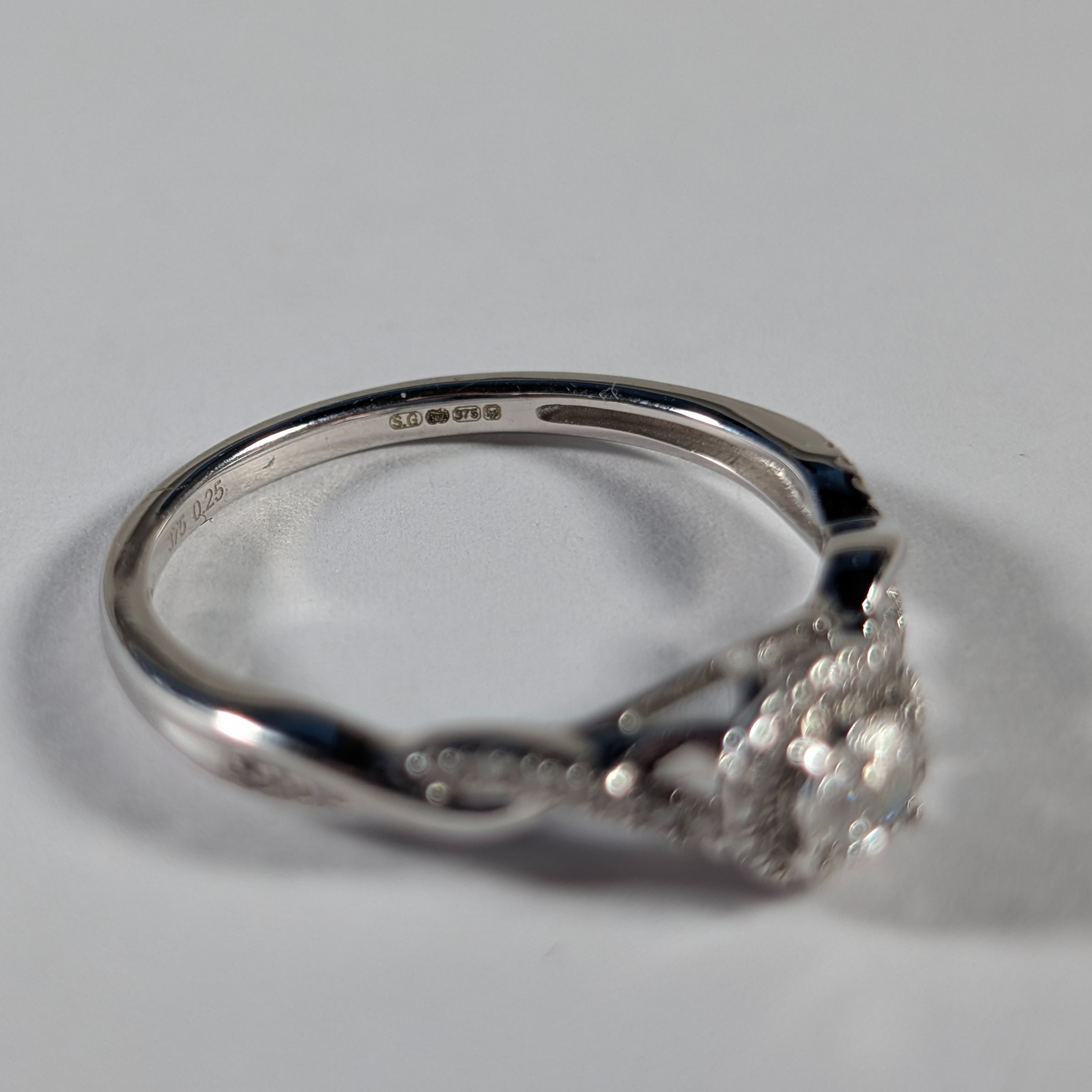 Pre-owned 9ct Whiite Gold 0.25ct Diamond Round Halo Style Twisted ...